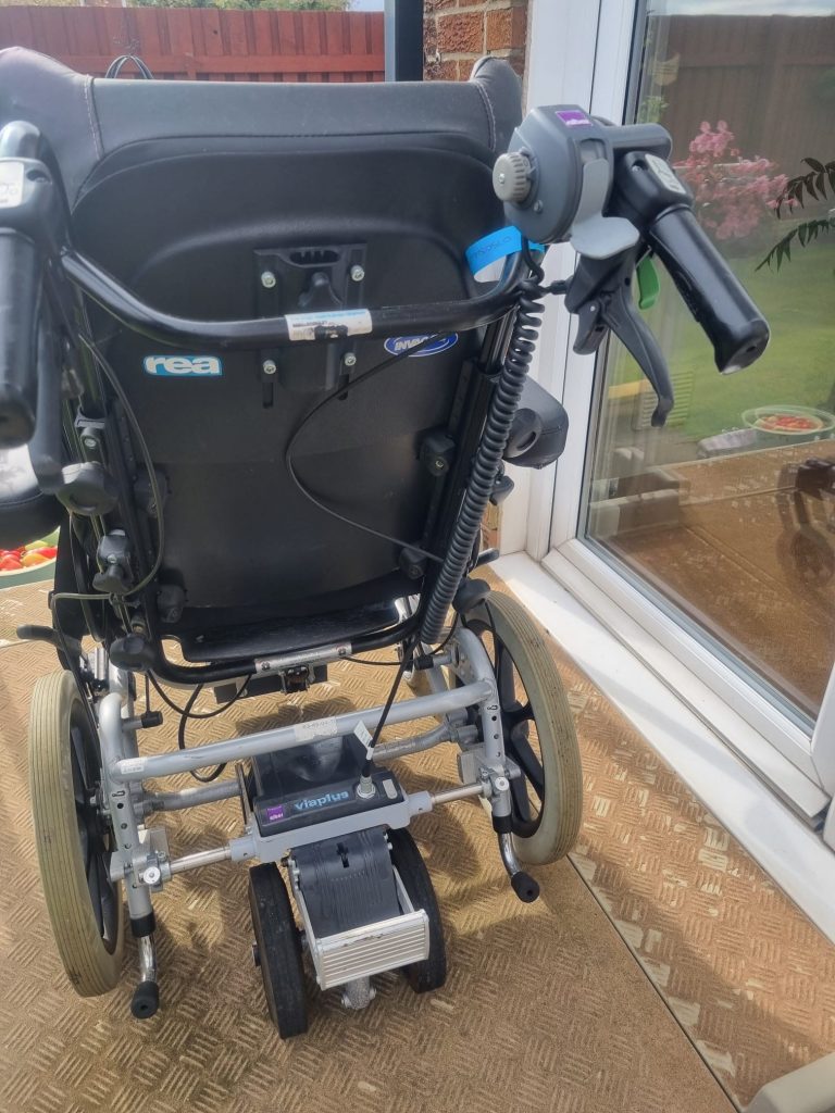 Invacare Rea Azalea Self Propel plus Invacare Alber Viaplus V12 Power ...
